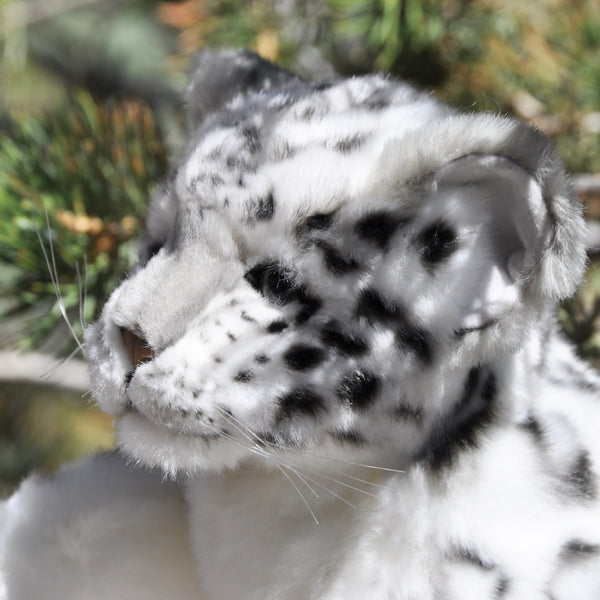 Snow Leopard Puppet – Imagine Childhood